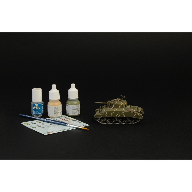 ITALERI WORLD OF TANKS SHERMAN MODEL SET